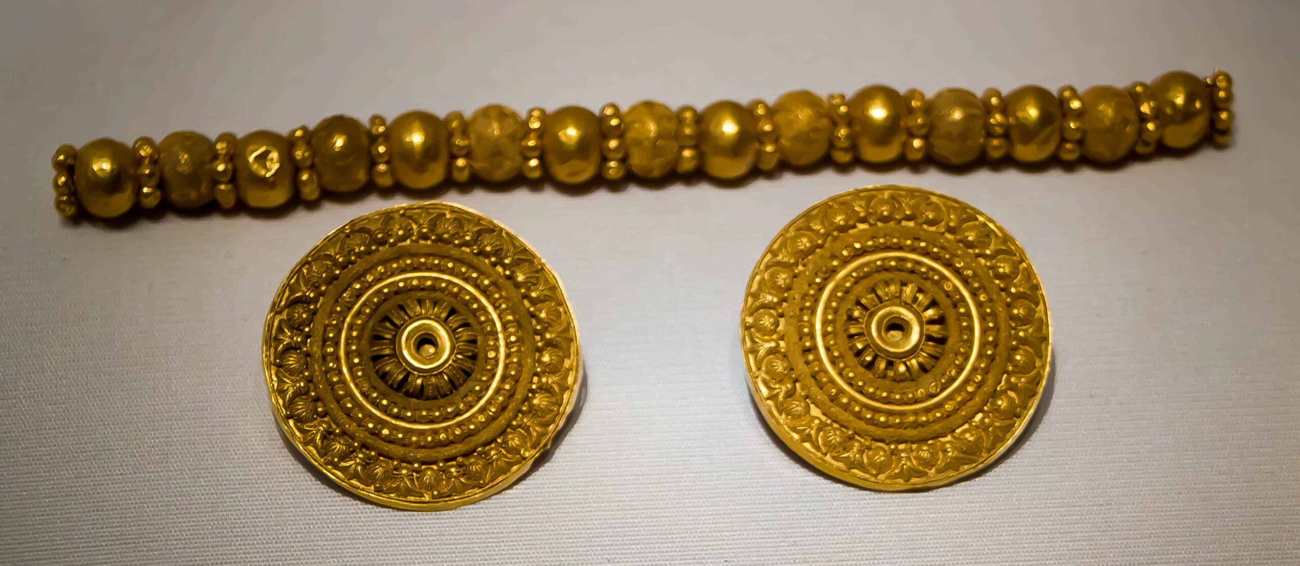 Ancient Gold Discs and Beads. – Antique Jewelry University
