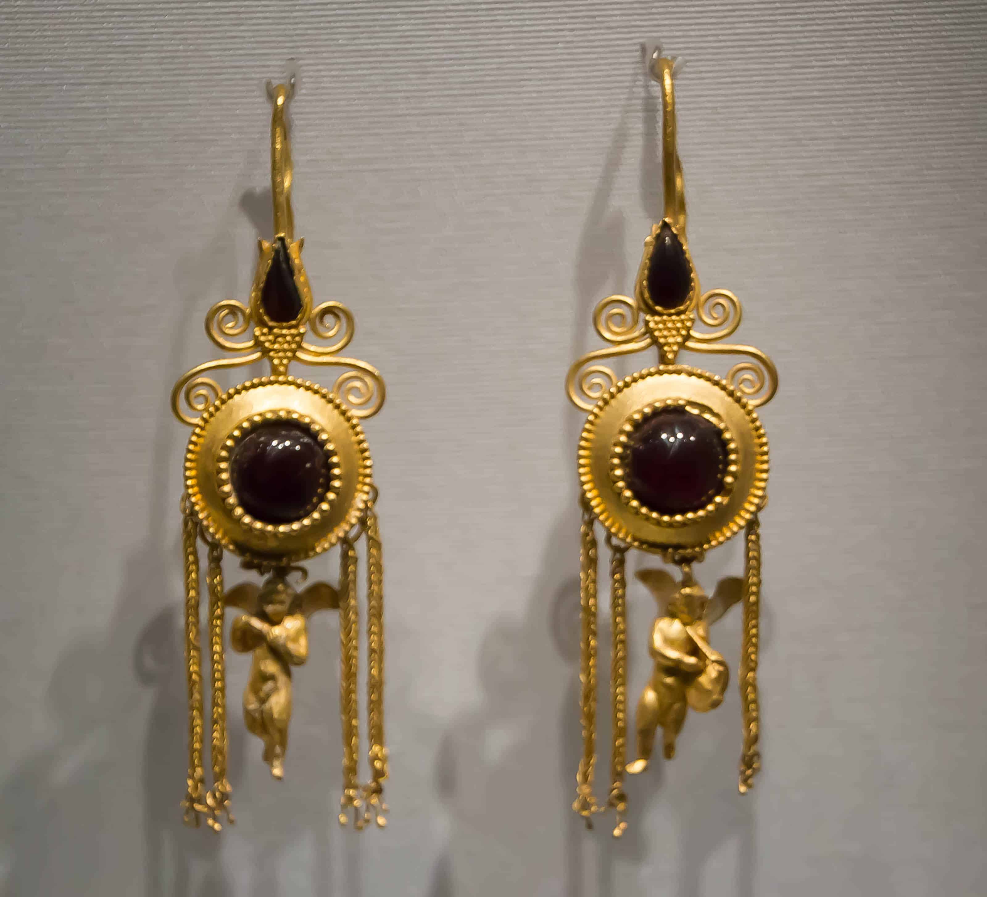 Ancient Golden Earrings. | Antique Jewelry University
