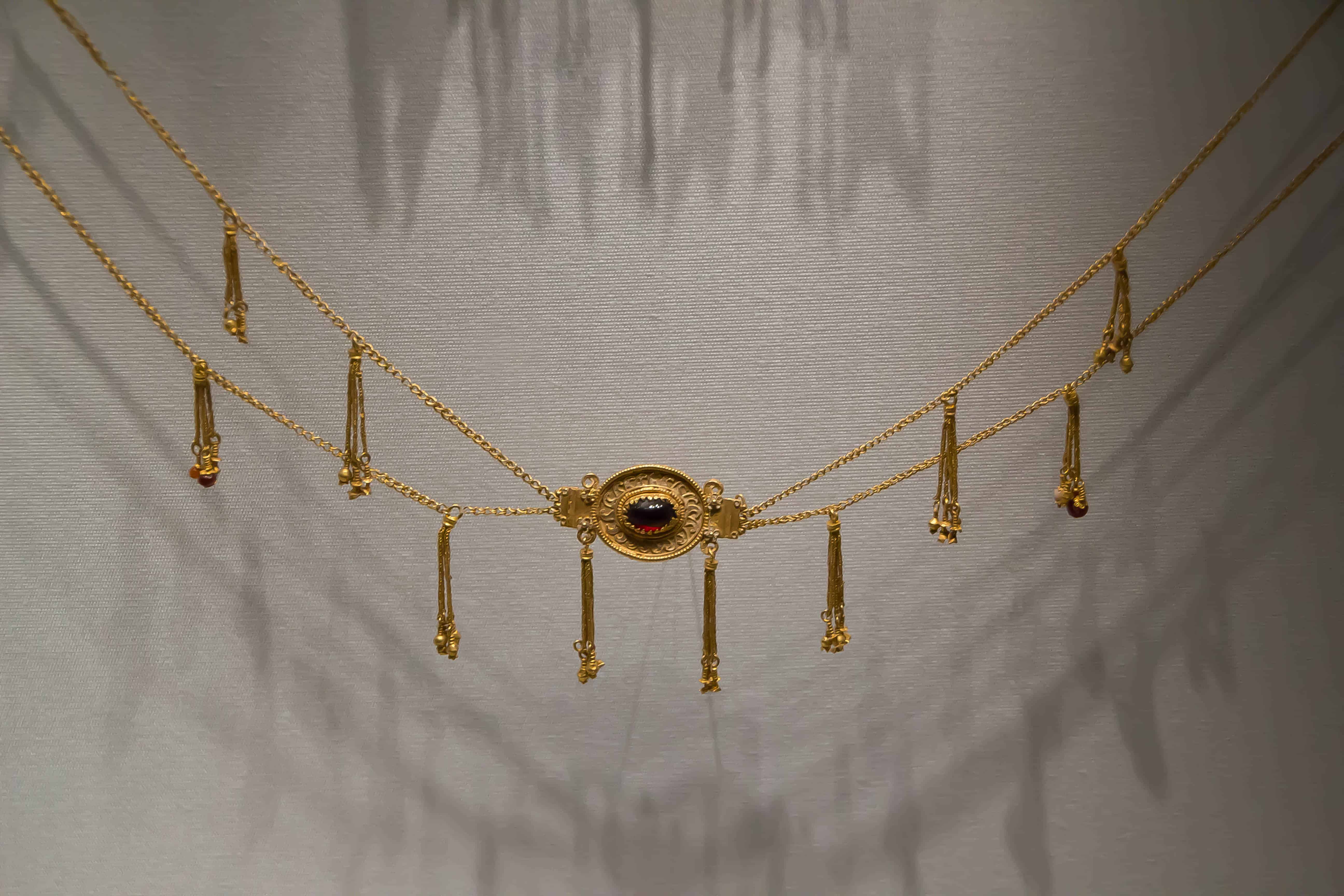 Ancient Necklace. | Antique Jewelry University