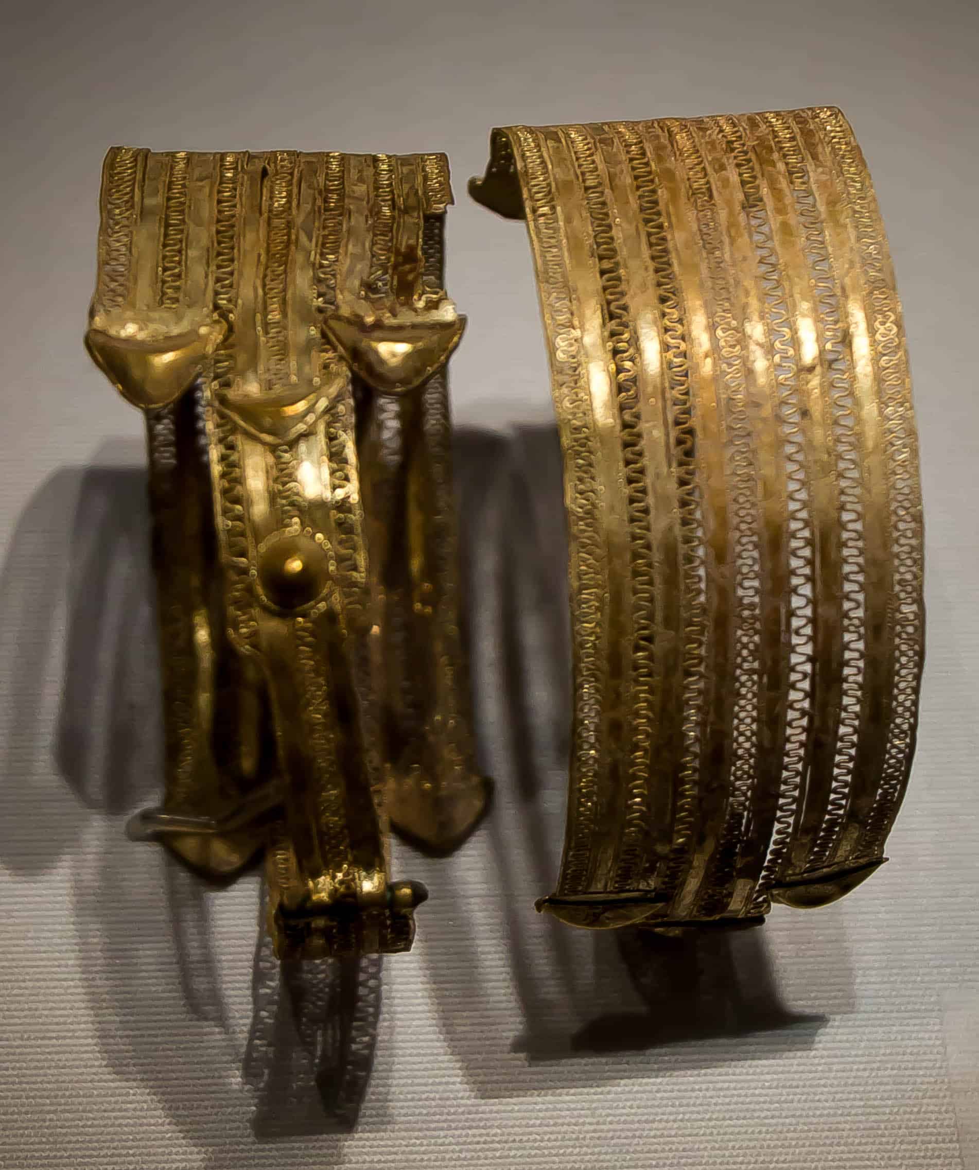 Ancient_gold_armlet – Antique Jewelry University