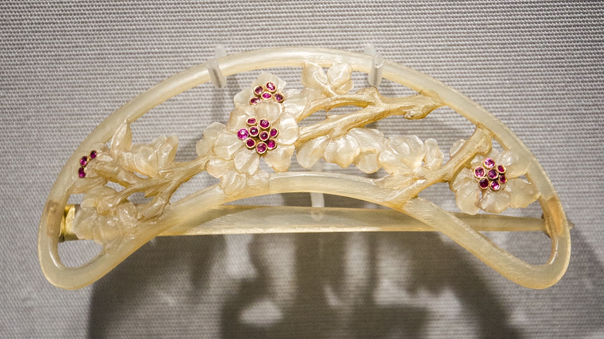 Art_Nouveau_Horn_Ruby_Hairpin – Antique Jewelry University