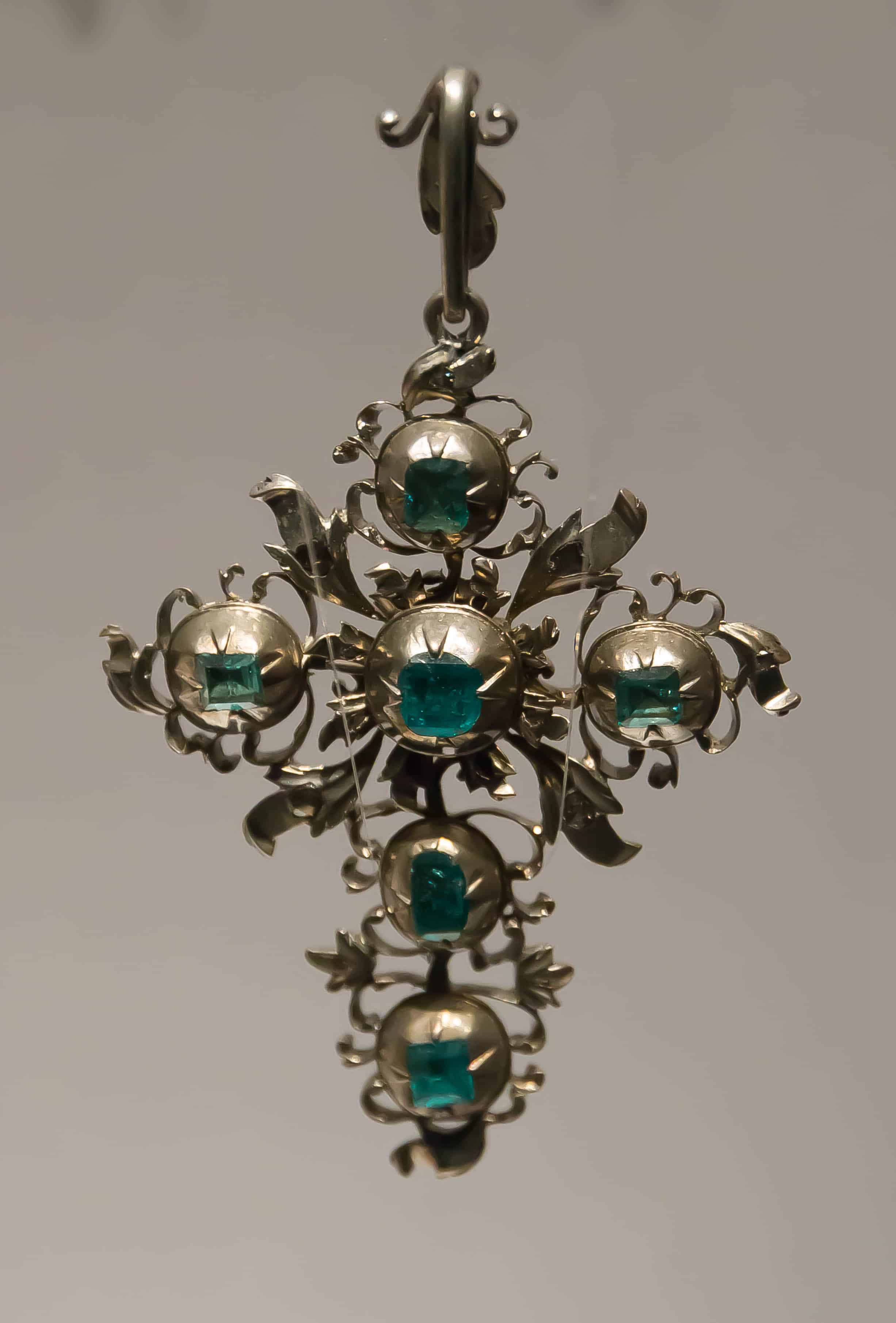 Baroque_emerald_pendant | Antique Jewelry University