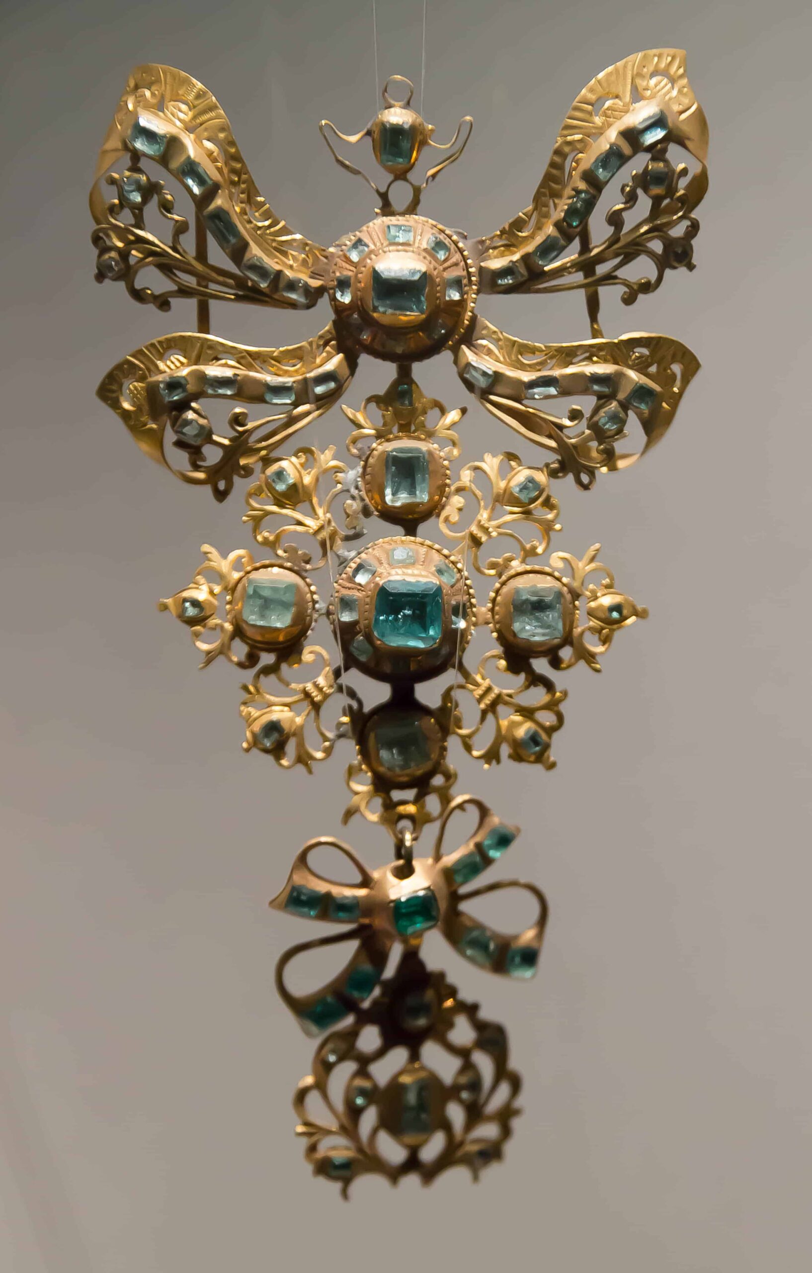 Baroque_emerald_pendant_(11) – Antique Jewelry University