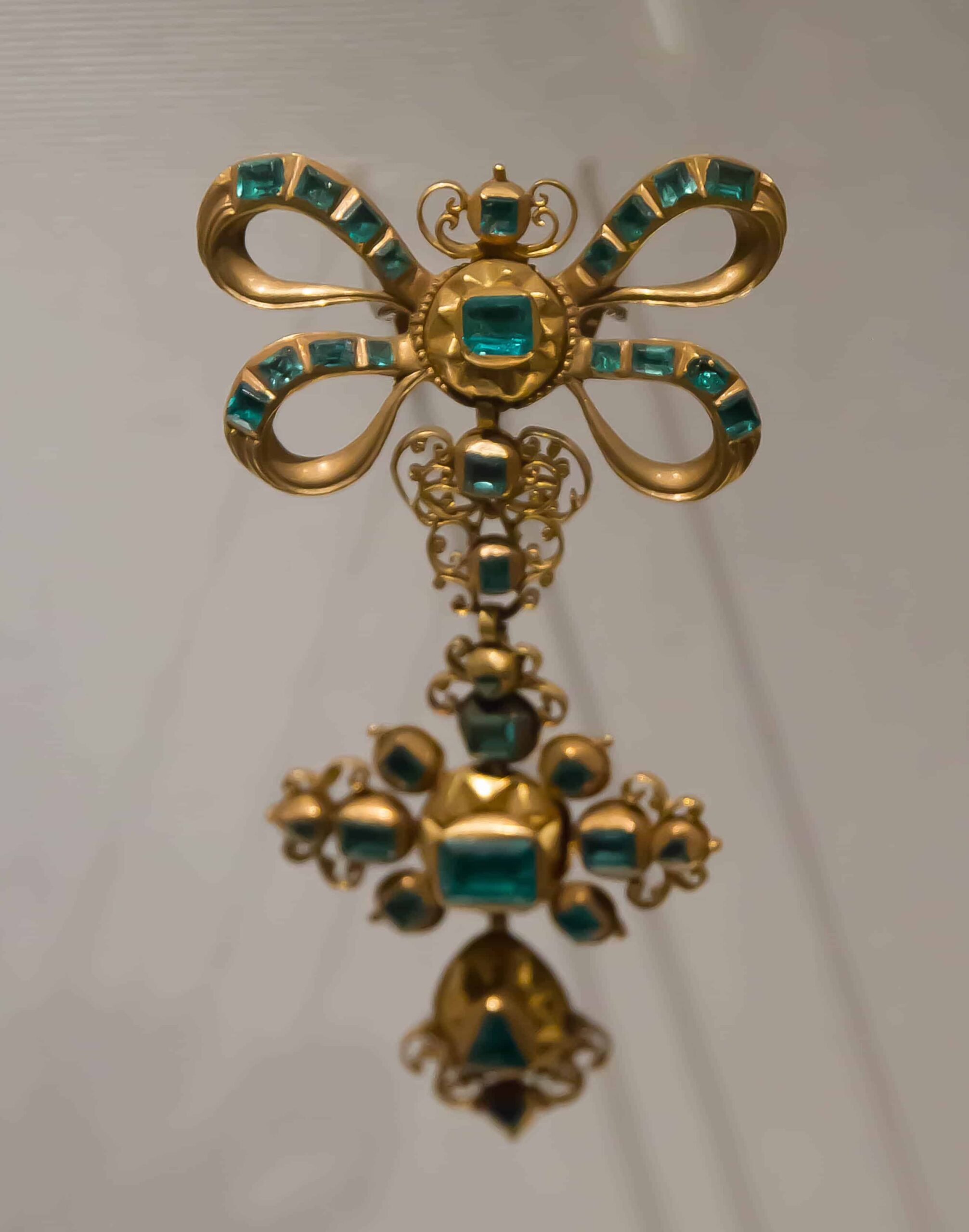 Baroque_emerald_pendant_(13) – Antique Jewelry University