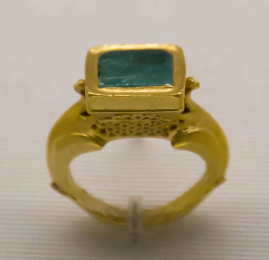 Roman_Emerald_Ring_(2) – Antique Jewelry University